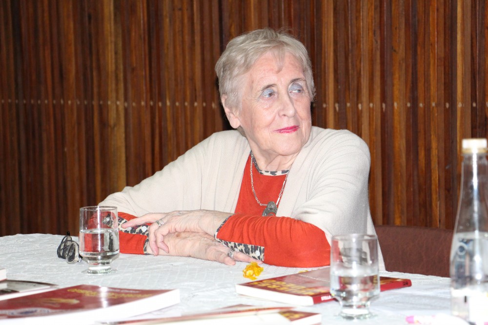 Stella Calloni presentó el libro “Mujeres de Fuego” – Noticias – UNSL